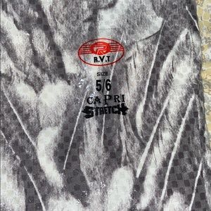 RVT | Pants & Jumpsuits | Nwt Rvt Print Capri Serve Piping Hot Pants ...